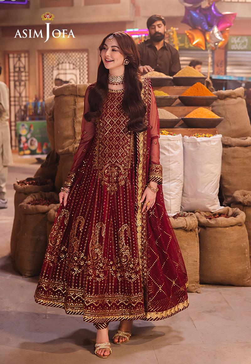 The Journey of Hania Amir: A Pakistani Sensation – AssamTouch समाचार